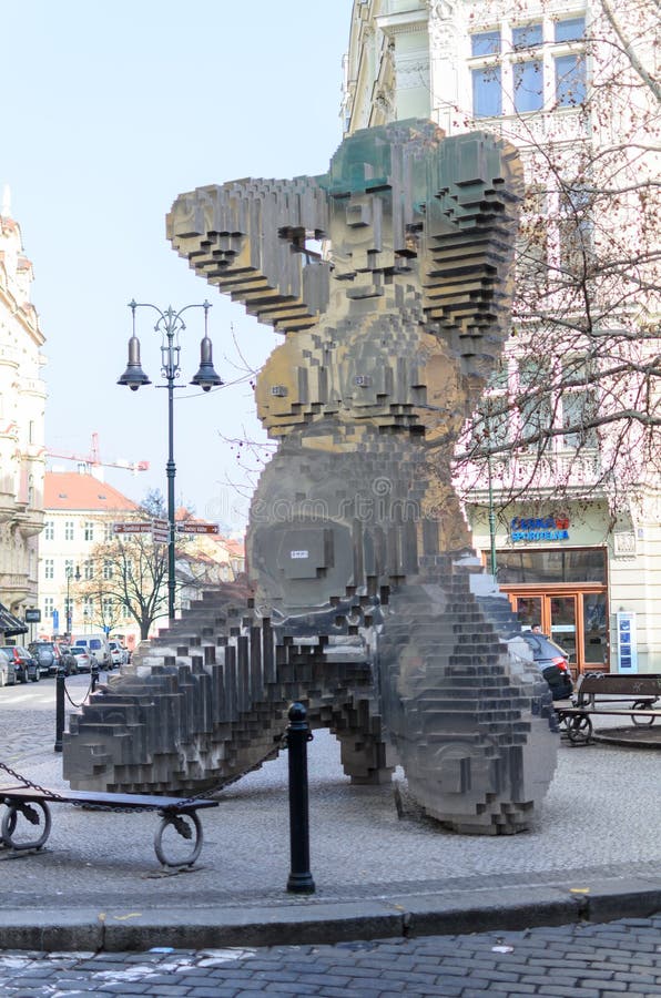 Damstaty Av David Černý, Prag Redaktionell Arkivfoto - Bild av skulptur ...