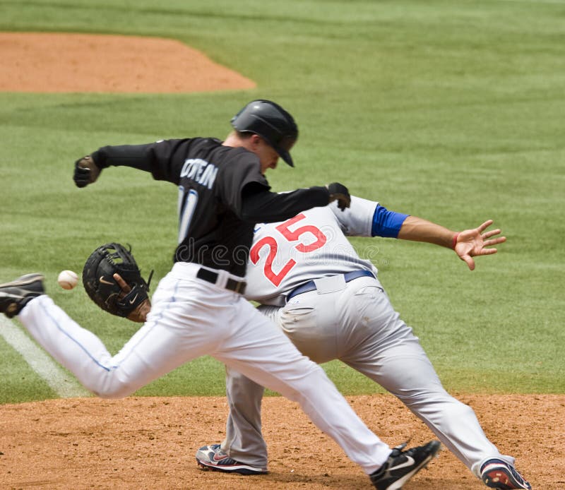 David Eckstein Tries To Beat Out a Throw To First Editorial Photography ...