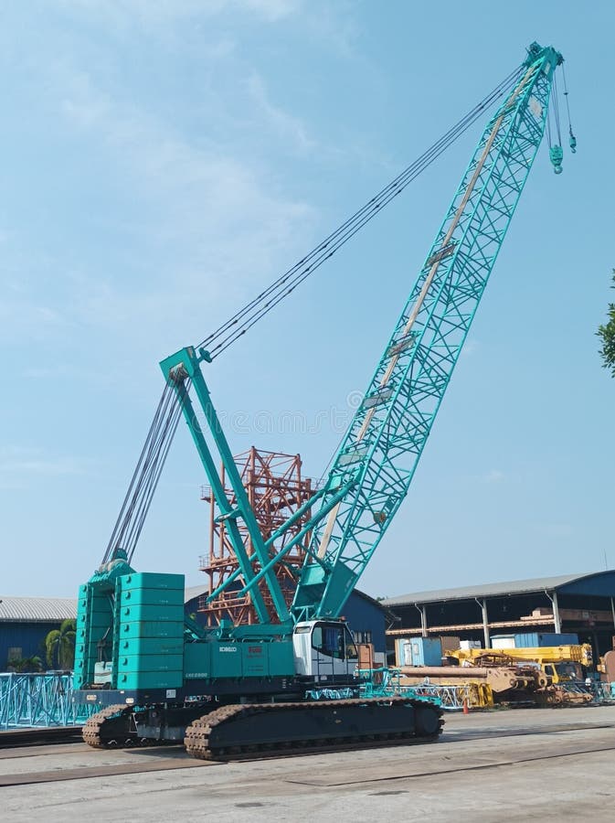 Crawler Crane Kobelco CKE 2500 Editorial Stock Image - Image of 2500 ...