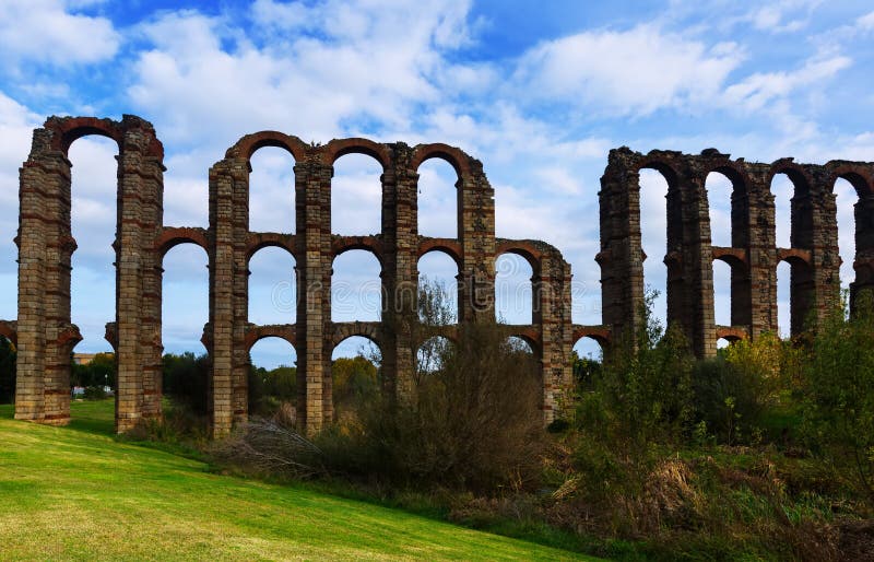 Day View of Roman Aqueduct at Merida Stock Image - Image of monuments ...