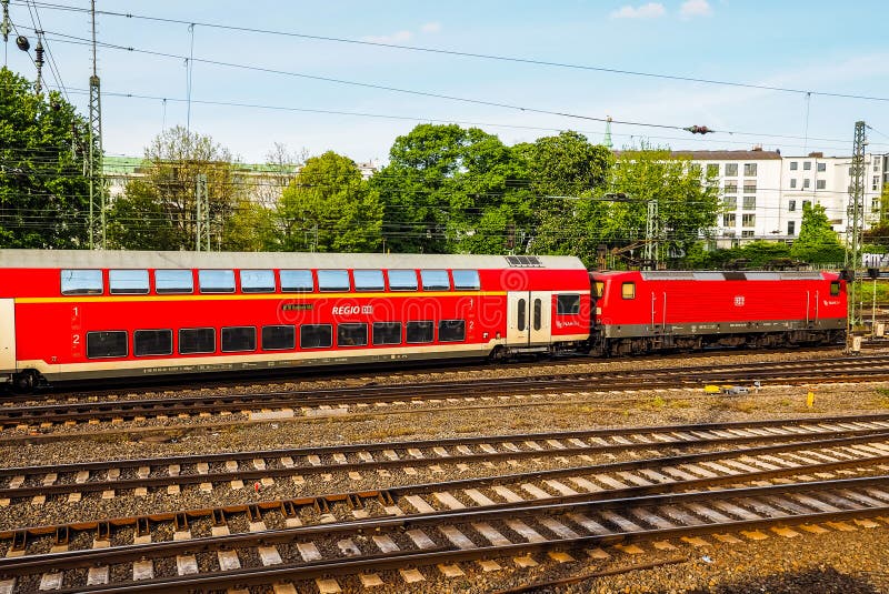 DB-Zug in Hamburg-hdr redaktionelles stockfotografie. Bild von ...