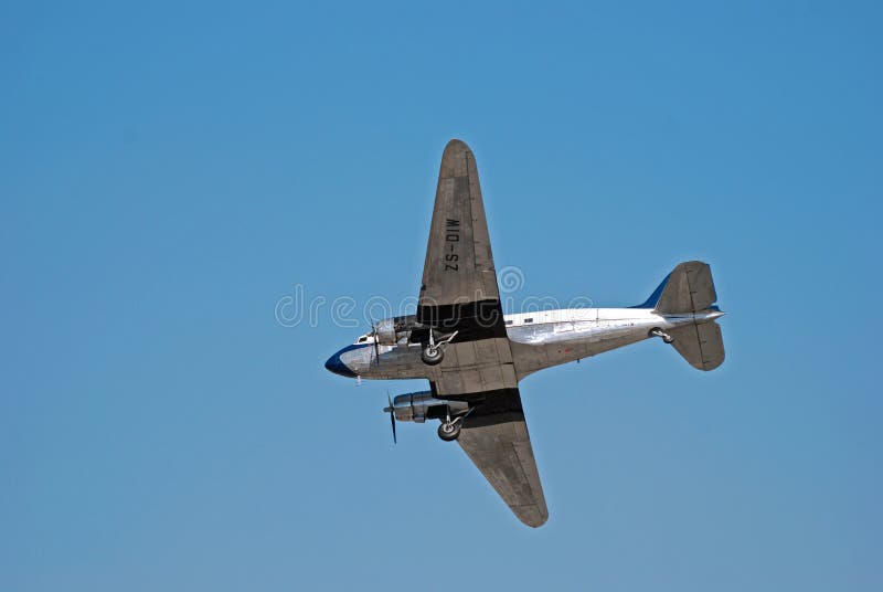 DC 3 Propeller Aircraft Aerobatic Display Editorial Stock Photo - Image ...