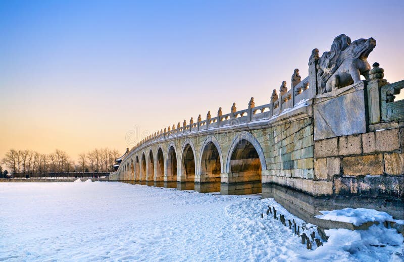 De 17 boogbrug stock foto. Image of brug, sneeuw, restauratie - 12466504