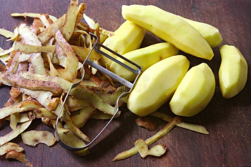 De Snijdende of Pellende Appel Van Het Meisje Stock Afbeelding - Image ...