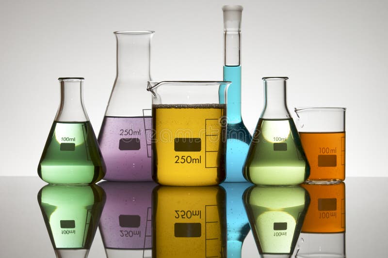 De Apparatuur Van Het Laboratorium Stock Afbeelding - Image of beker ...