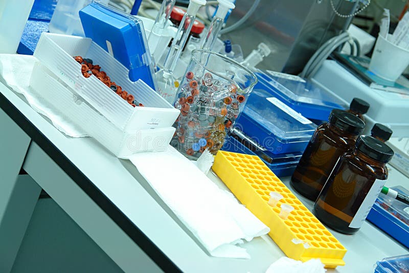 Laboratorium stock afbeelding. Image of fles, wetenschap - 2076755