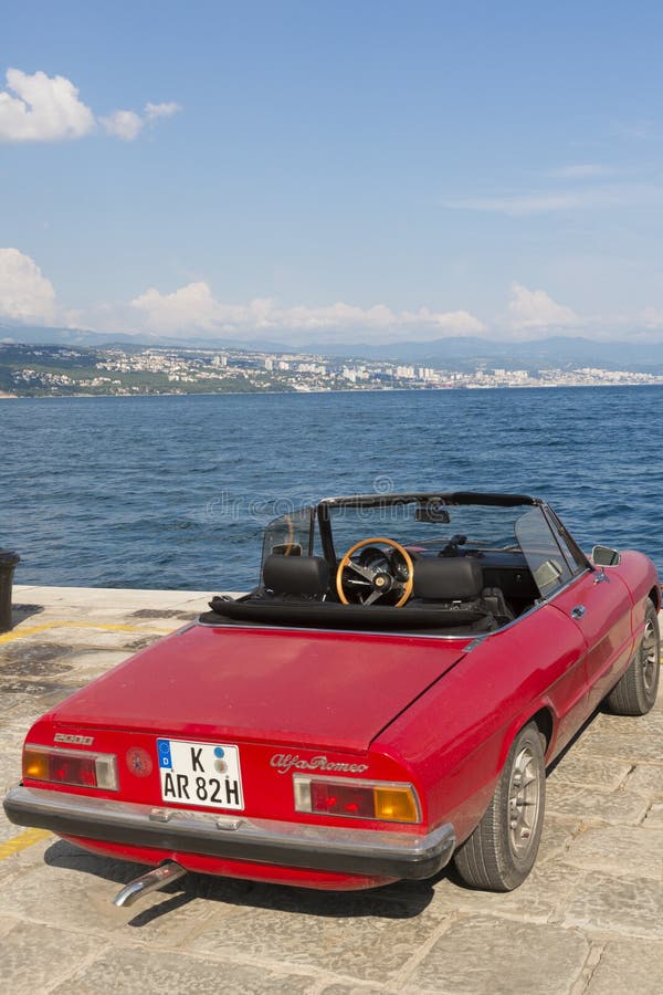 De Auto Van Alfa Romeo Oldtimer Redactionele Foto - Image of overzees ...