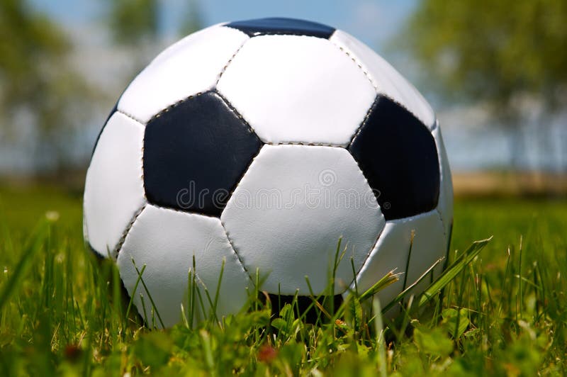 De bal van het voetbal stock afbeelding. Image of atletiek - 2661275