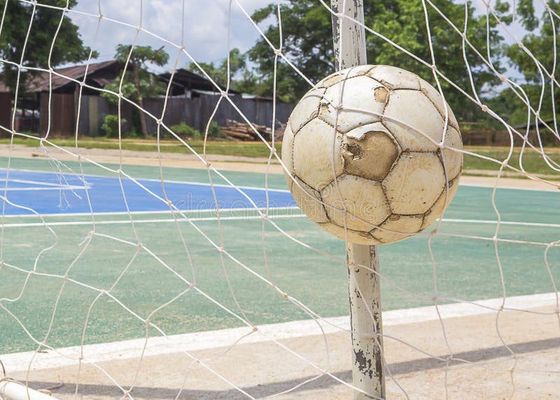 De Bal Van Het Voetbal in Doel Stock Foto - Image of zwart, pret: 58505598