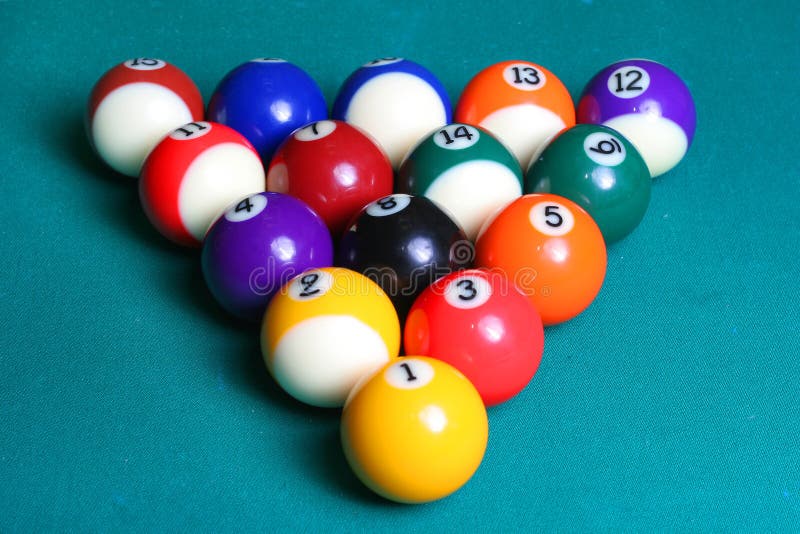 De ballen van het biljart stock foto. Image of kroeg - 10425690