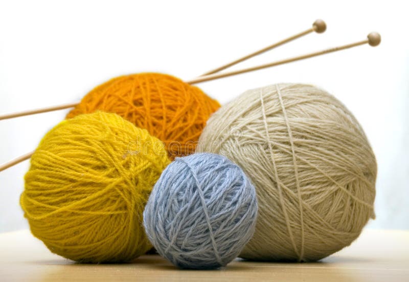 De ballen van het garen stock afbeelding. Image of vaardigheid - 555699