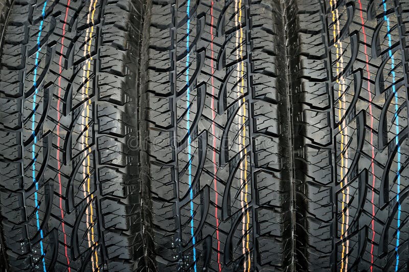 Een autoband stock foto. Image of racen, schik, veiligheid - 12390554