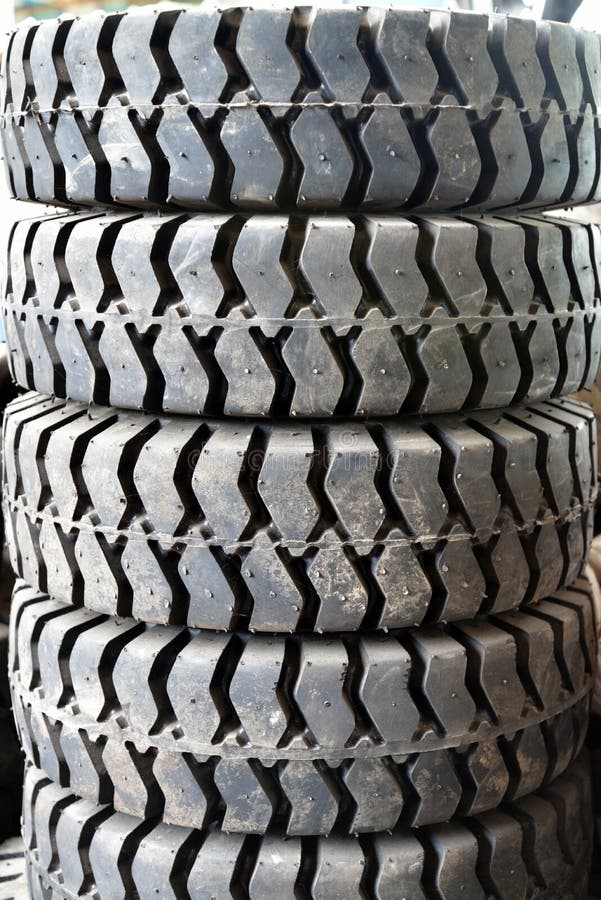 Een autoband stock foto. Image of racen, schik, veiligheid - 12390554