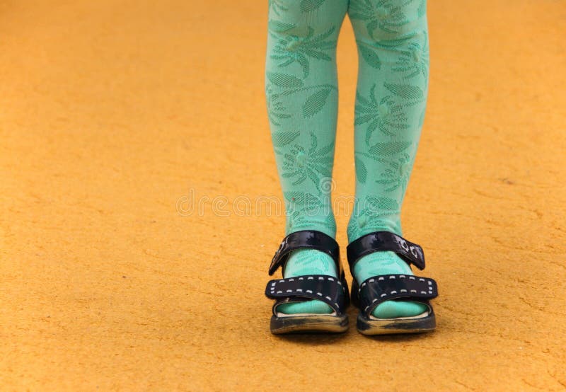 De benen van meisjes stock foto. Afbeelding bestaande uit kleur - 8658676