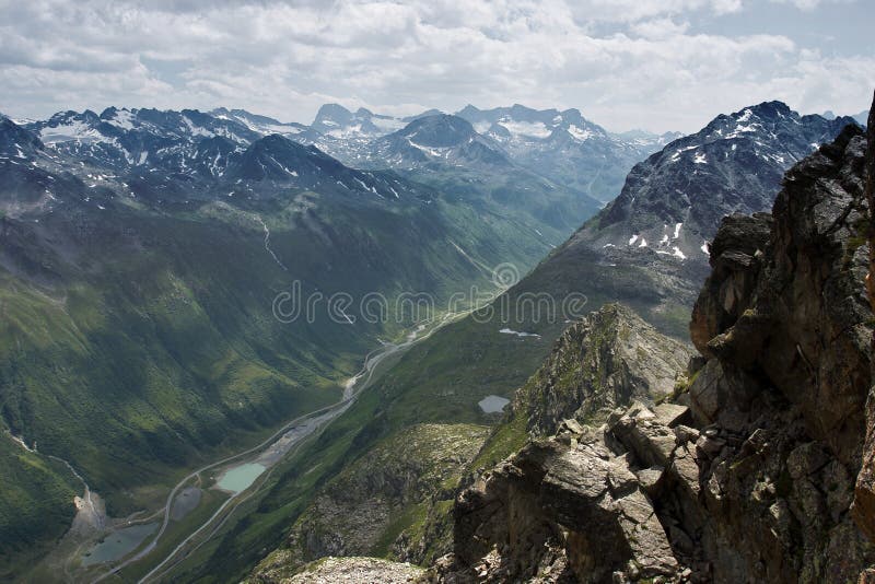 De bergketen van Silvretta stock afbeelding. Image of groen - 25142883