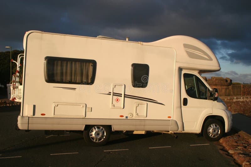 De Bestelwagen Van De Kampeerauto Stock Foto - Image of huis ...