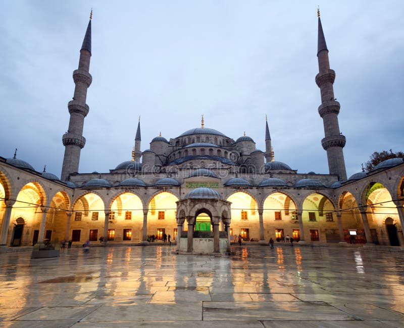 De Blauwe Moskee in Istanboel Turkije Stock Foto - Image of ...