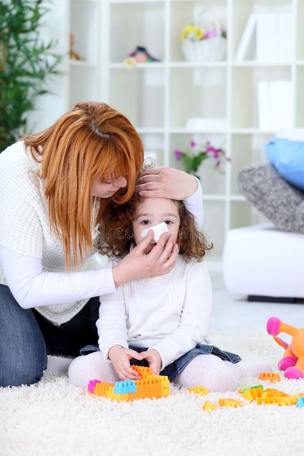 De Blazende Neus Van Het Kind Stock Afbeelding - Image of binnen ...