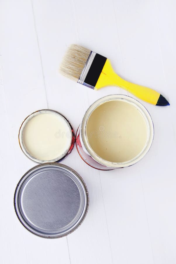 De blikken van de verf stock afbeelding. Image of decoratie - 23580637