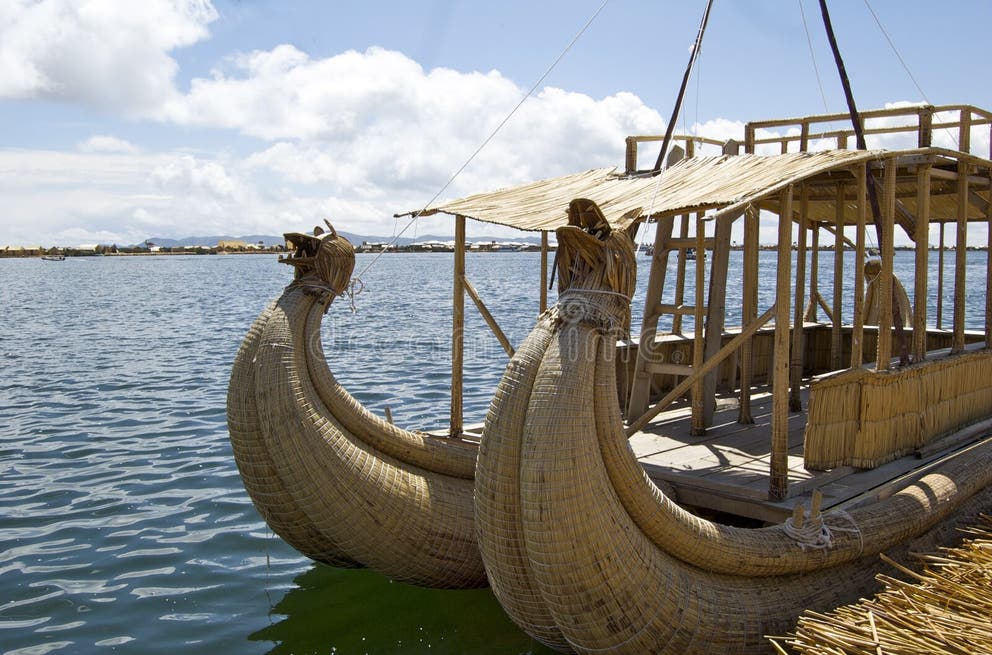 Rietboot Op Het Titicacameer - Puno, Peru Stock Foto - Image of ambacht ...