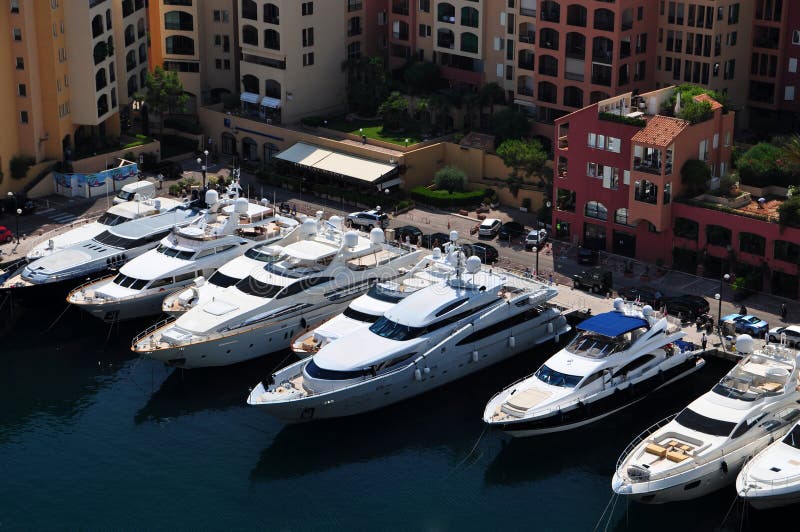 Luxe boten in Monte Carlo stock afbeelding. Image of landschap - 16474377