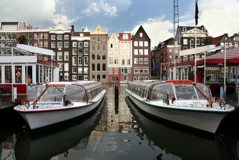 De Boten Van De Reis Van Amsterdam Stock Foto - Image of daken ...