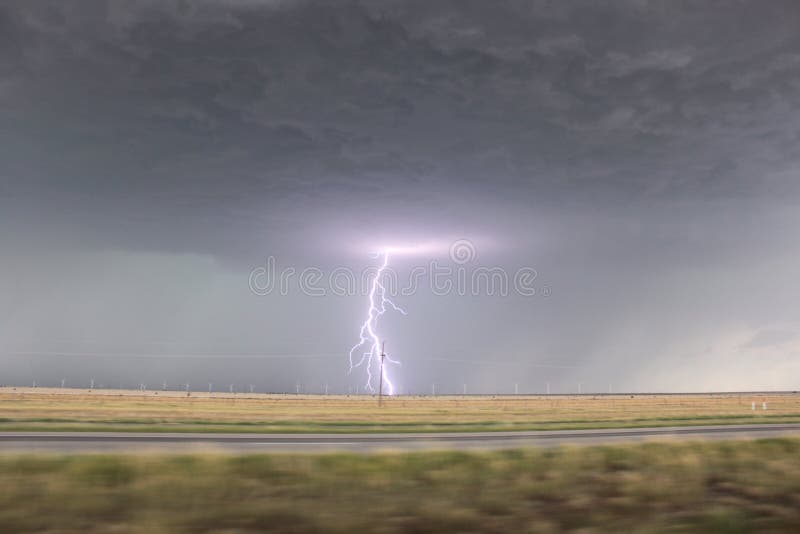 Bliksem stock foto. Image of geel, schok, elektriciteit - 11395716