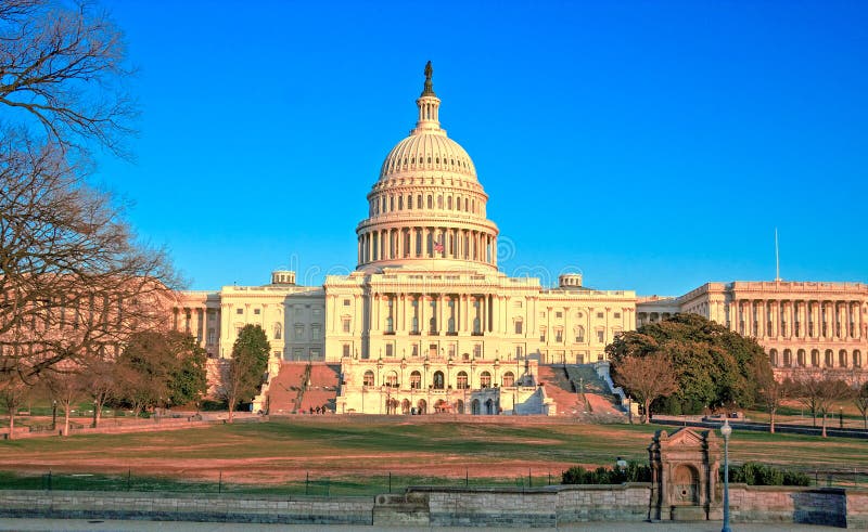 De Bouw Van Het Capitool Bij Nacht, Washington DC Stock Afbeelding ...