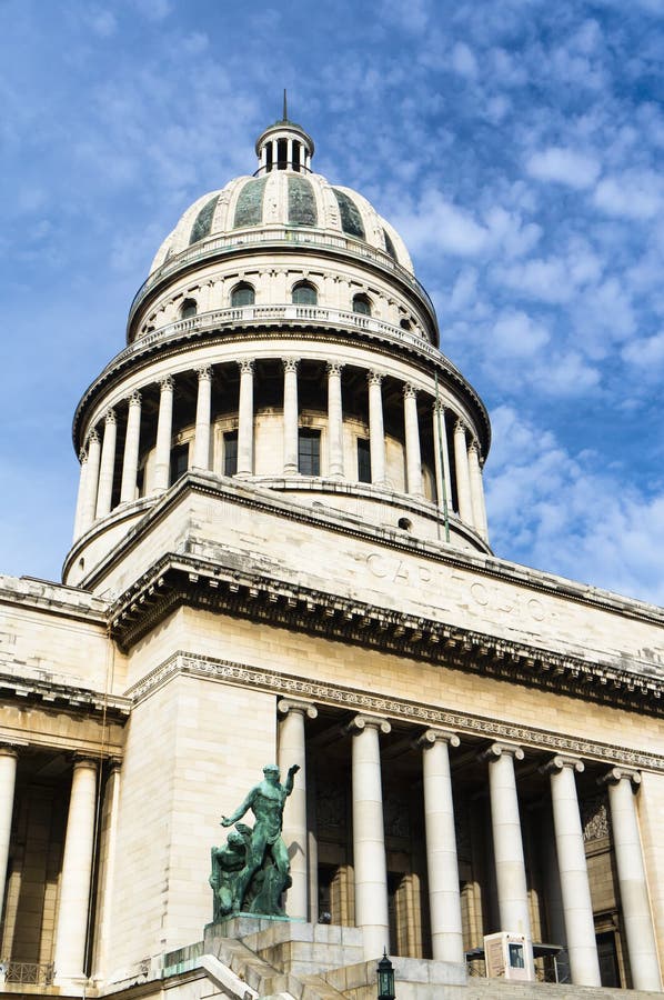 De Bouw Van Het Capitool in Havana, Cuba Stock Foto - Image of stad ...