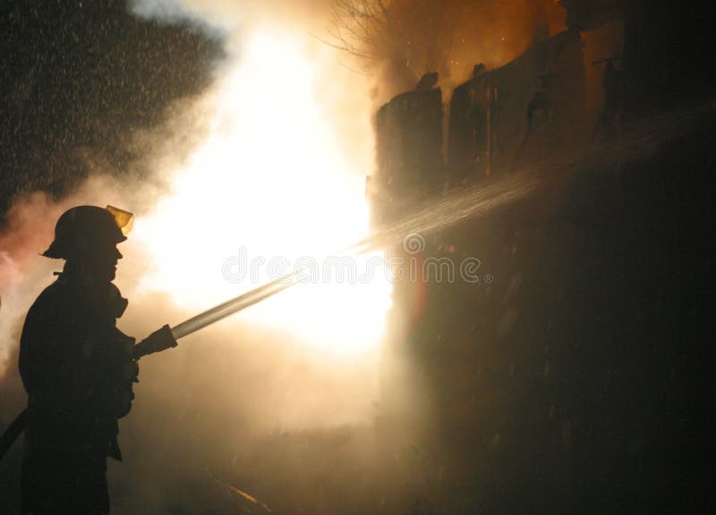De brand van het huis stock afbeelding. Image of hitte - 7055175
