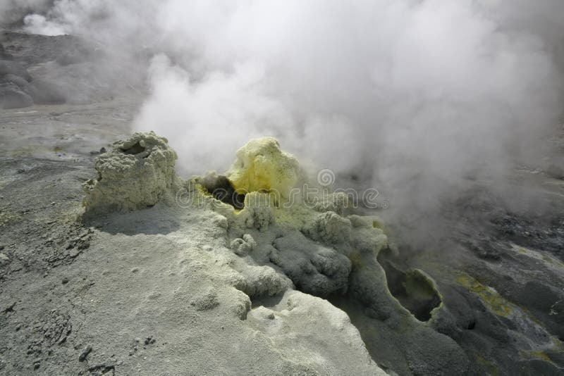 De bron van de zwavel stock afbeelding. Image of contrast - 10965667