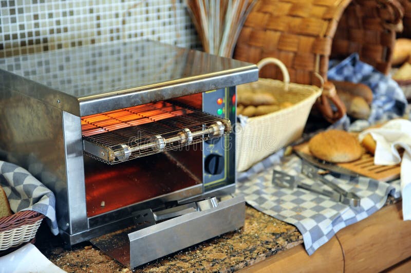 De Broodrooster Van Het Brood Stock Afbeelding - Image of metaal ...