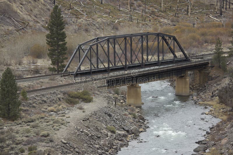 De Brug Van De Spoorweg Over Truckee Stock Foto - Image of staal ...