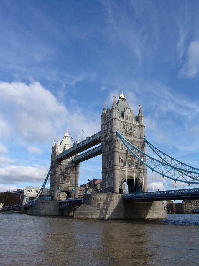 Tower Bridge in Londen, Engeland Stock Afbeelding - Image of reis ...