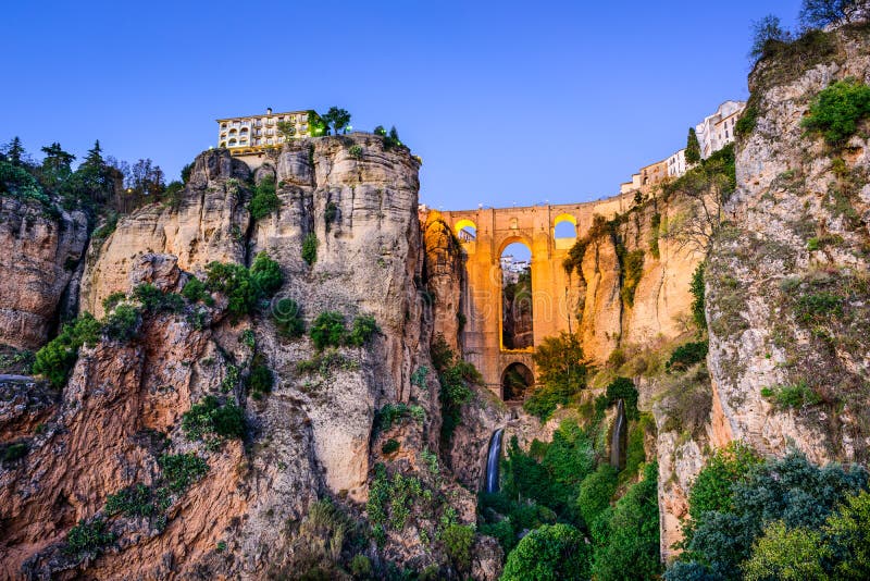 De Puente Nuevo Brug in Ronda, Spanje Stock Afbeelding - Image of ...