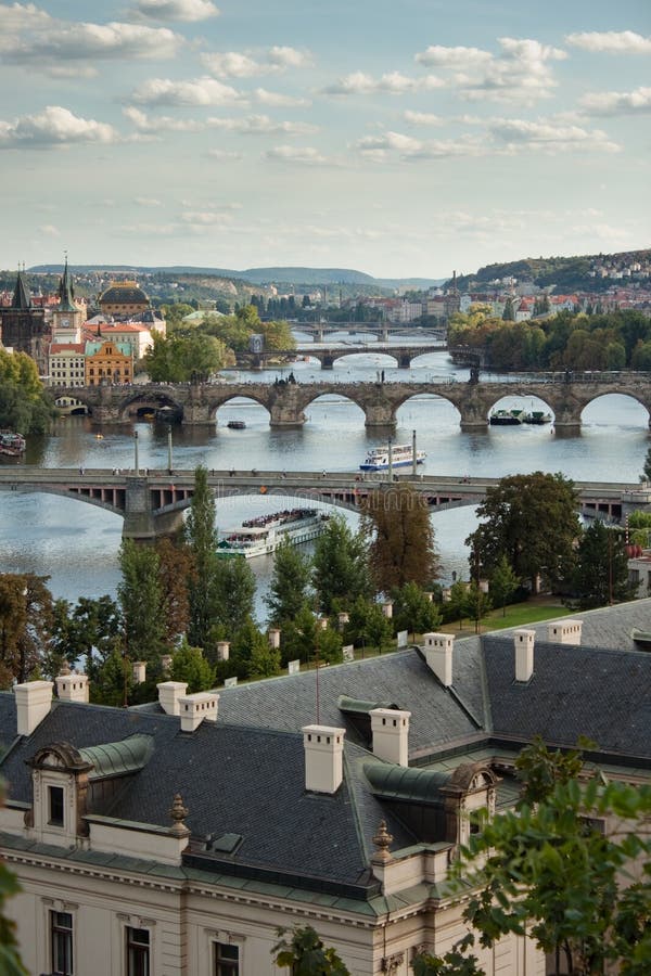 De Rivier En De Bruggen Van Praag Stock Foto - Image of tsjechisch ...