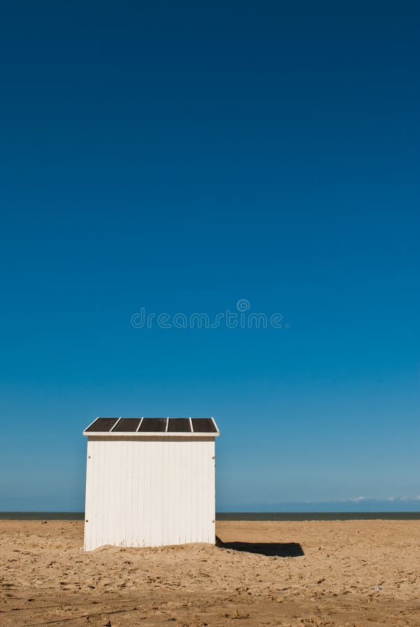 De cabine van het strand stock foto. Image of hemel, zand - 9282134
