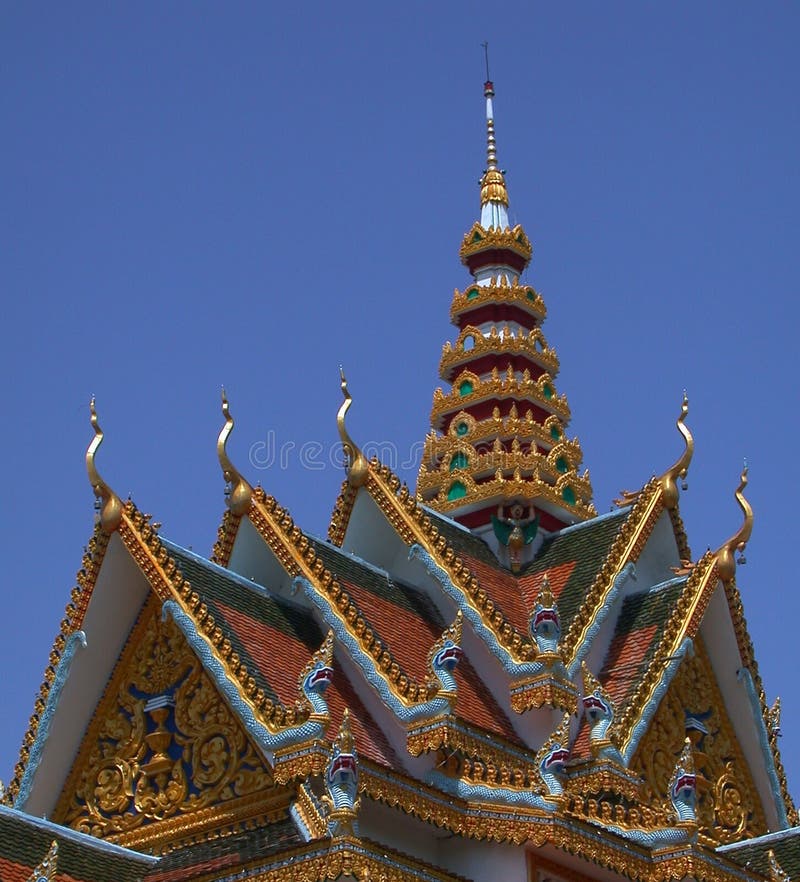 De Cambodjaanse Tempel Van Het Dak Stock Afbeelding - Image of ...