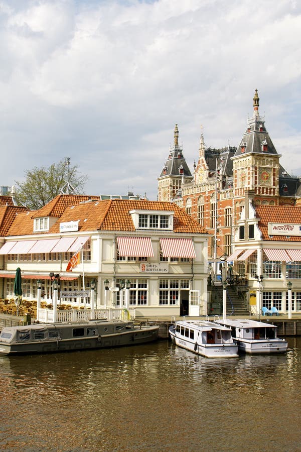 De Centrale Post Van Amsterdam Redactionele Stock Afbeelding - Image of ...