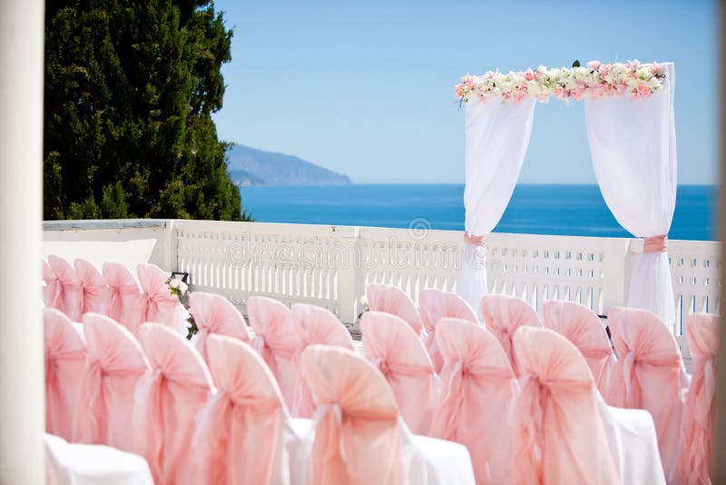 De Ceremonie Van Het Huwelijk Stock Foto - Image of romaans, overzees ...