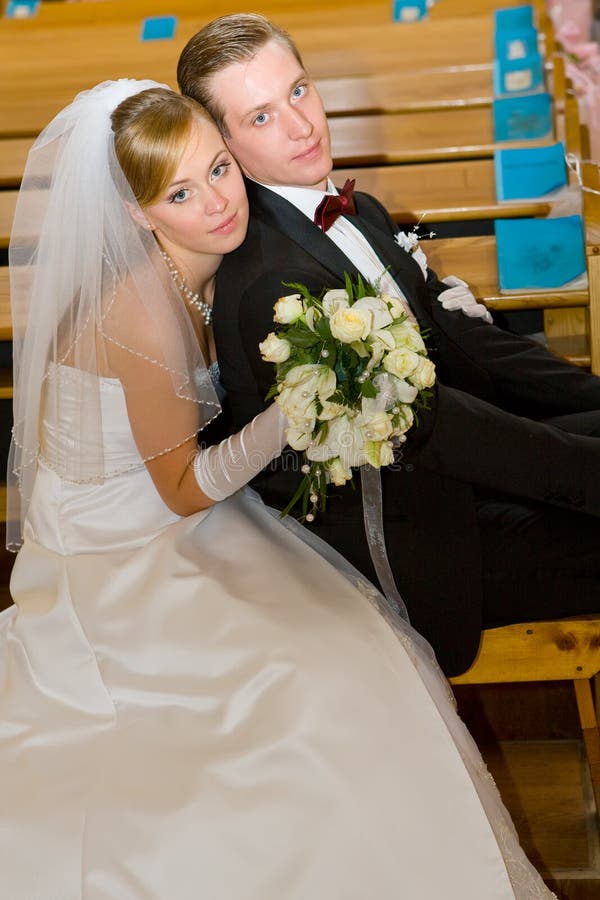 Bruiloftsceremonie in De Kerk Stock Foto - Image of handen, paar: 8978210