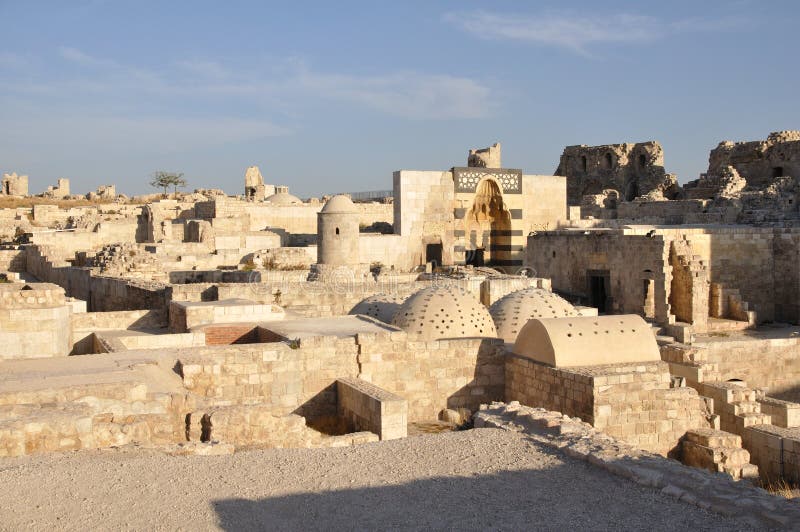 Citadel van Aleppo stock foto. Image of oost, monumentaal - 18186138