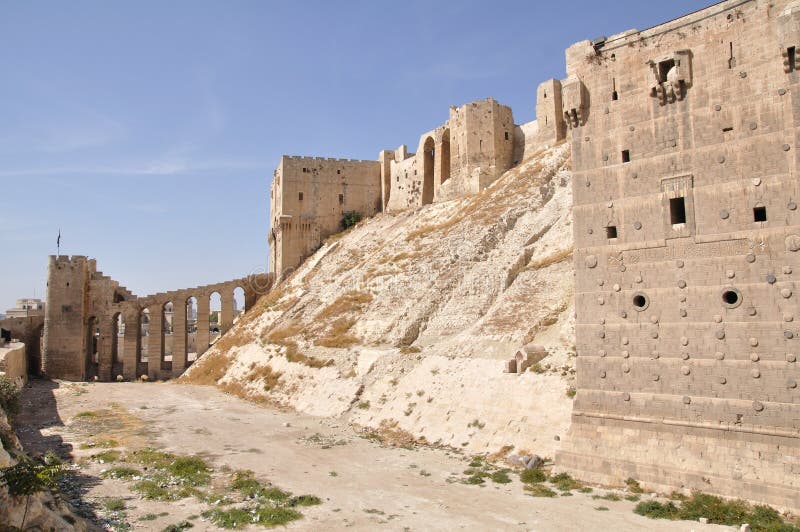 Citadel van Aleppo, Syrië stock afbeelding. Image of oriëntatiepunt ...