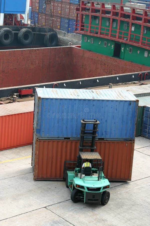 De Containers Van De Lading Stock Foto - Image of stapelen, tillen: 6234992