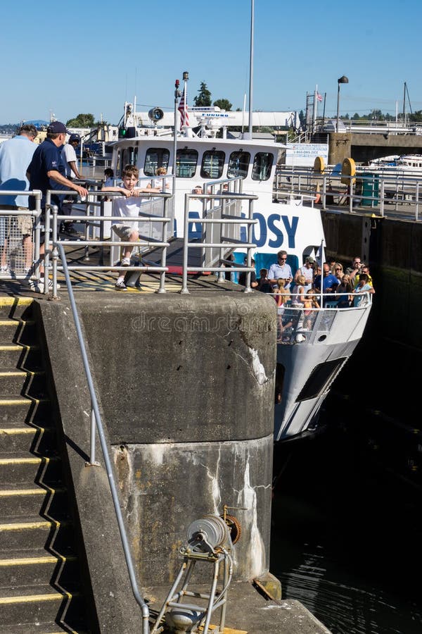 De Cruiseschip Van Ballard Lock Gate Opens for Argosy Redactionele ...