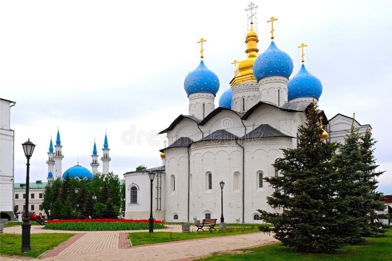 De De Kathedraal En Moskee Van Kul Sharif Stock Foto - Image of ...