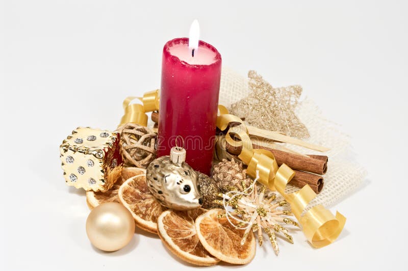 Decoratie Met Een Rode Kaars Stock Foto - Image of verguld, lint: 12162694