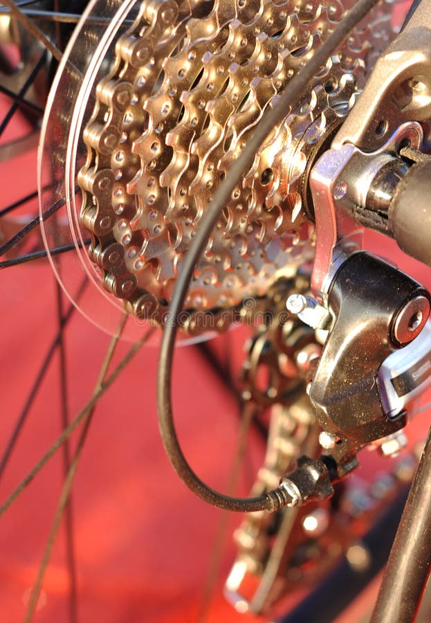 Fietsonderdelen stock afbeelding. Image of rood, deel - 12674101