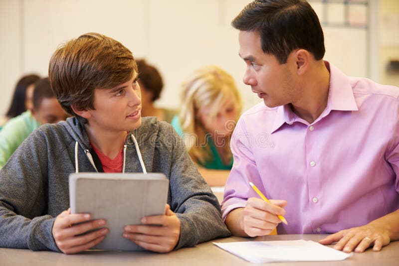 De Digitale Tablet Van with Teacher Using Van De Middelbare ... De Digitale Tablet Van with Teacher Using Van De Middelbare ...