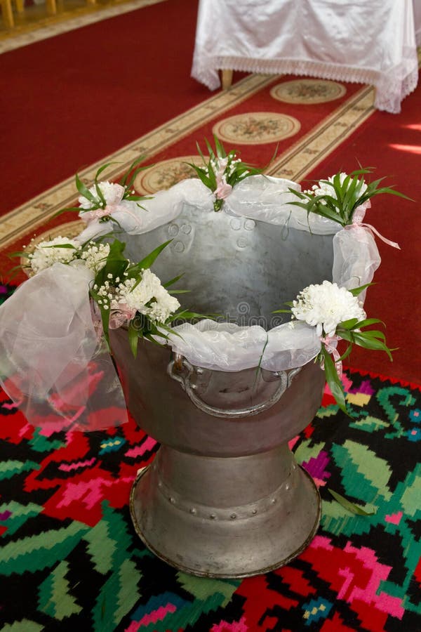 Dopend in Een Orthodoxe Kerk, Lijst Voor Nieuw - Geboren Baby Stock ...